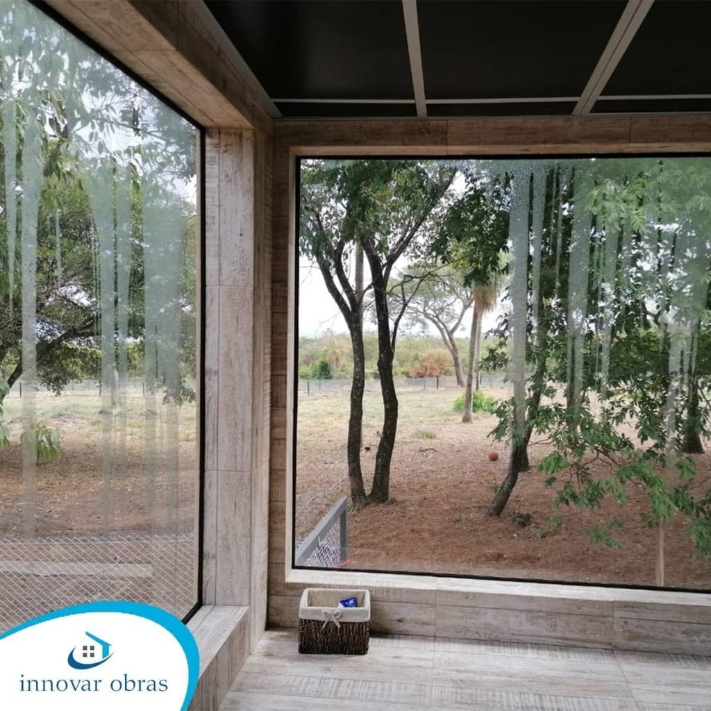 Colocación de vidrios templados - Innovar Obras