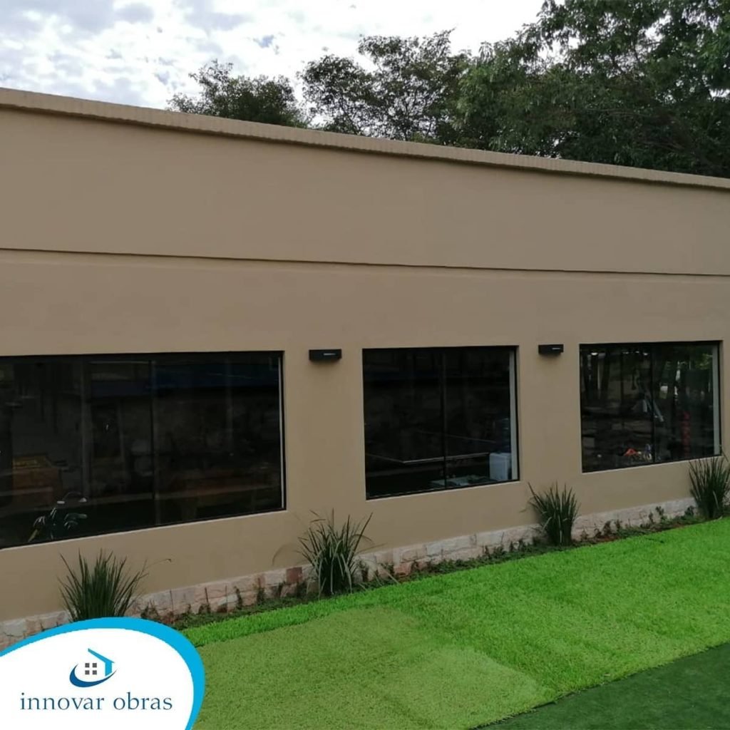 Colocación de vidrios templados - Innovar Obras