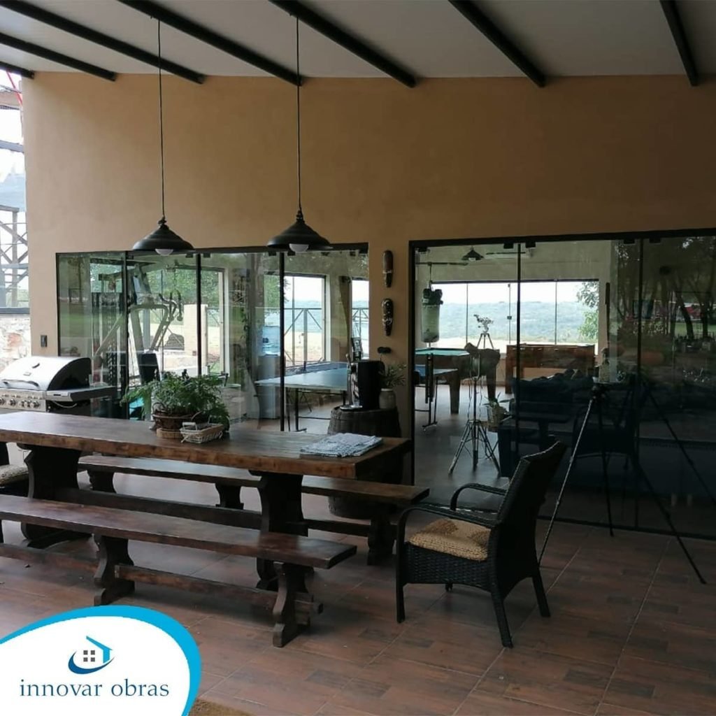 Colocación de vidrios templados - Innovar Obras